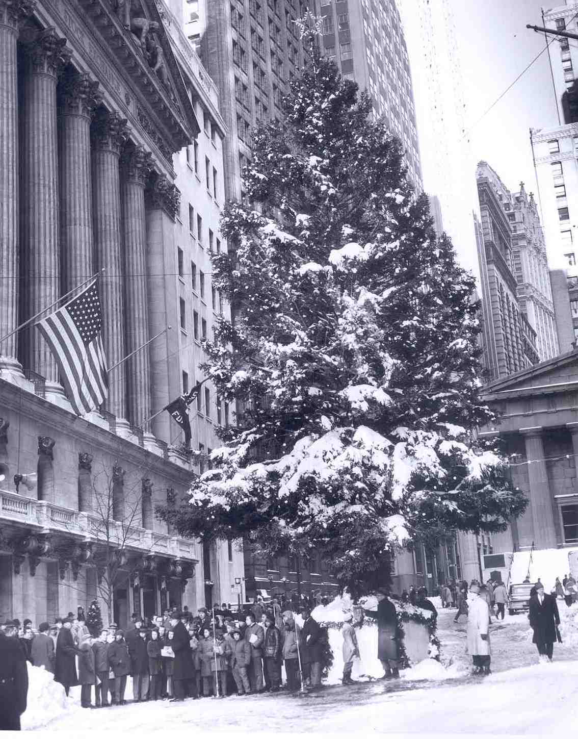 FLASH FRIDAY: 99 Years of the NYSE Holiday Tree - Traders Magazine
